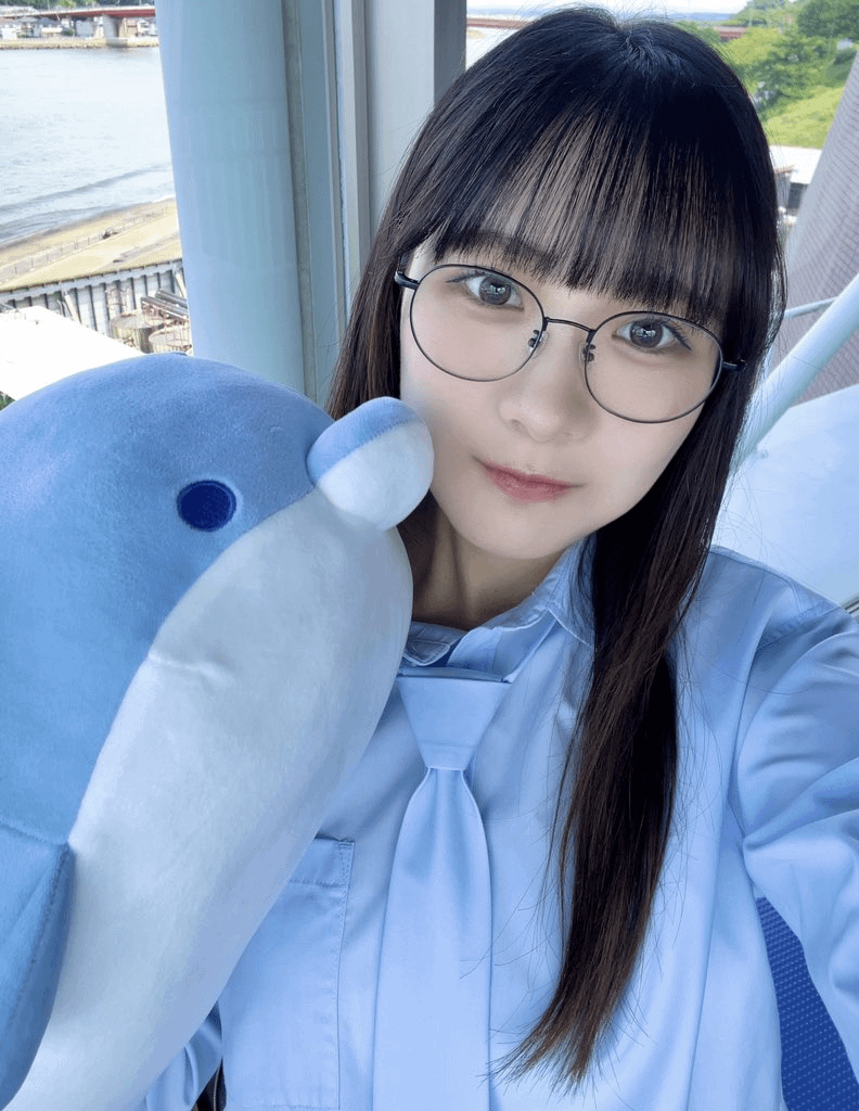 Sakakura Sakura: 🐬🫧🤍 - Moe Zine