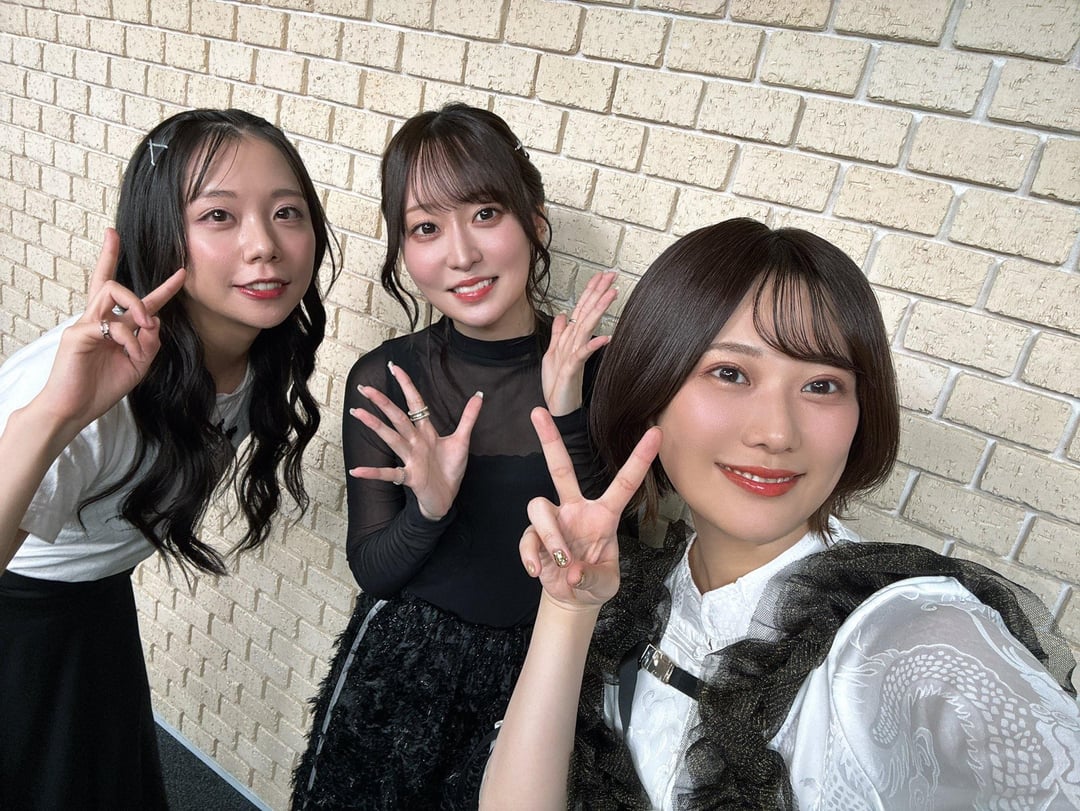 Miura Chiyuki (Nonomi), Ishitobi Erika (Haruka) and guest Yuko Natsuyoshi (Kazusa) at Blue ...