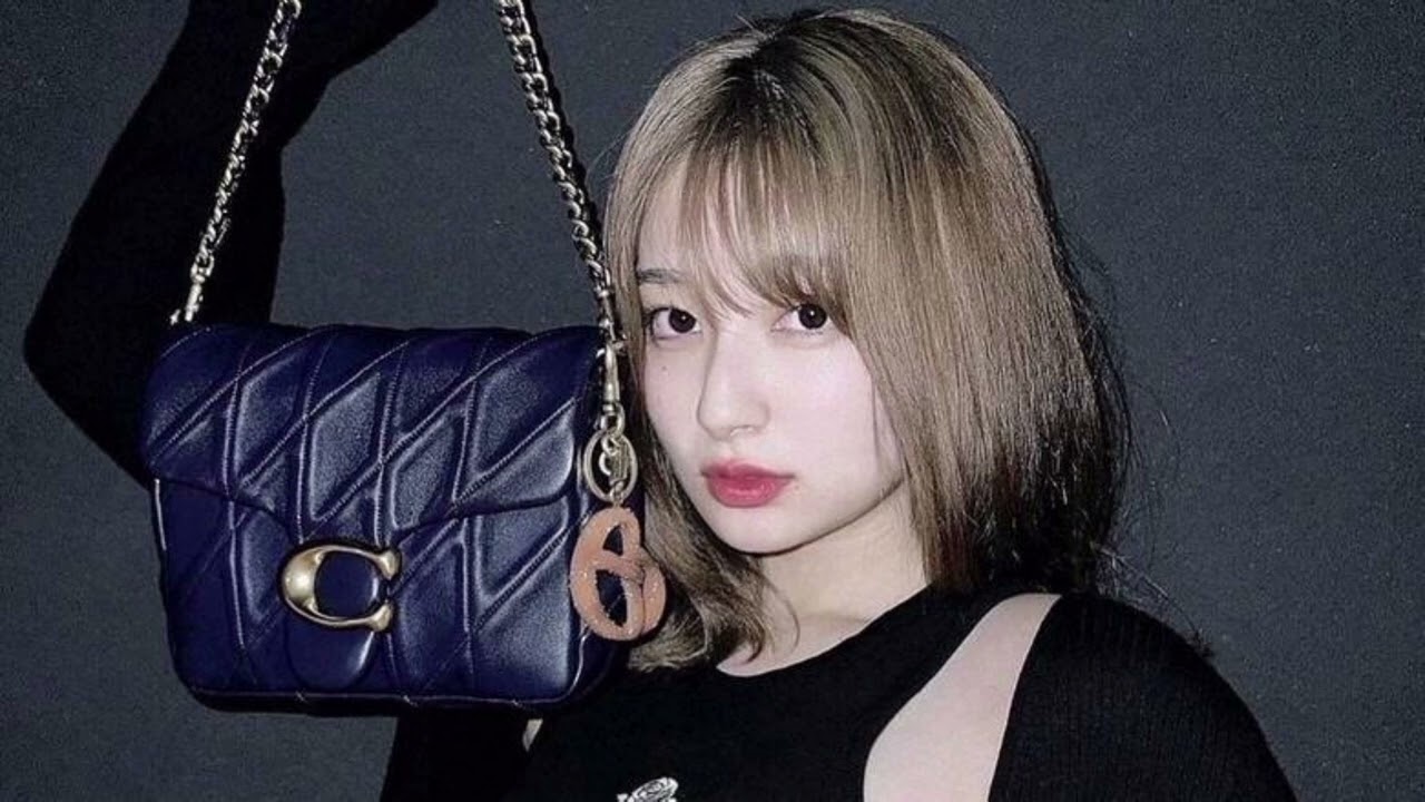 吉川愛 “ギャル風”ハイトーンカラーの最新ヘア披露にファンもん絶「女神」「ビジュ爆発」と話題 - Moe Zine