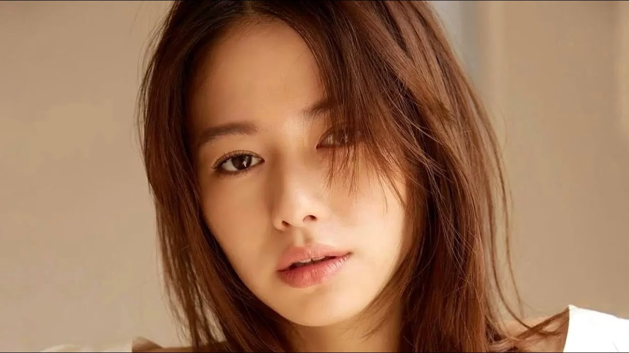 【山本舞香】極上のグラビア - Moe Zine