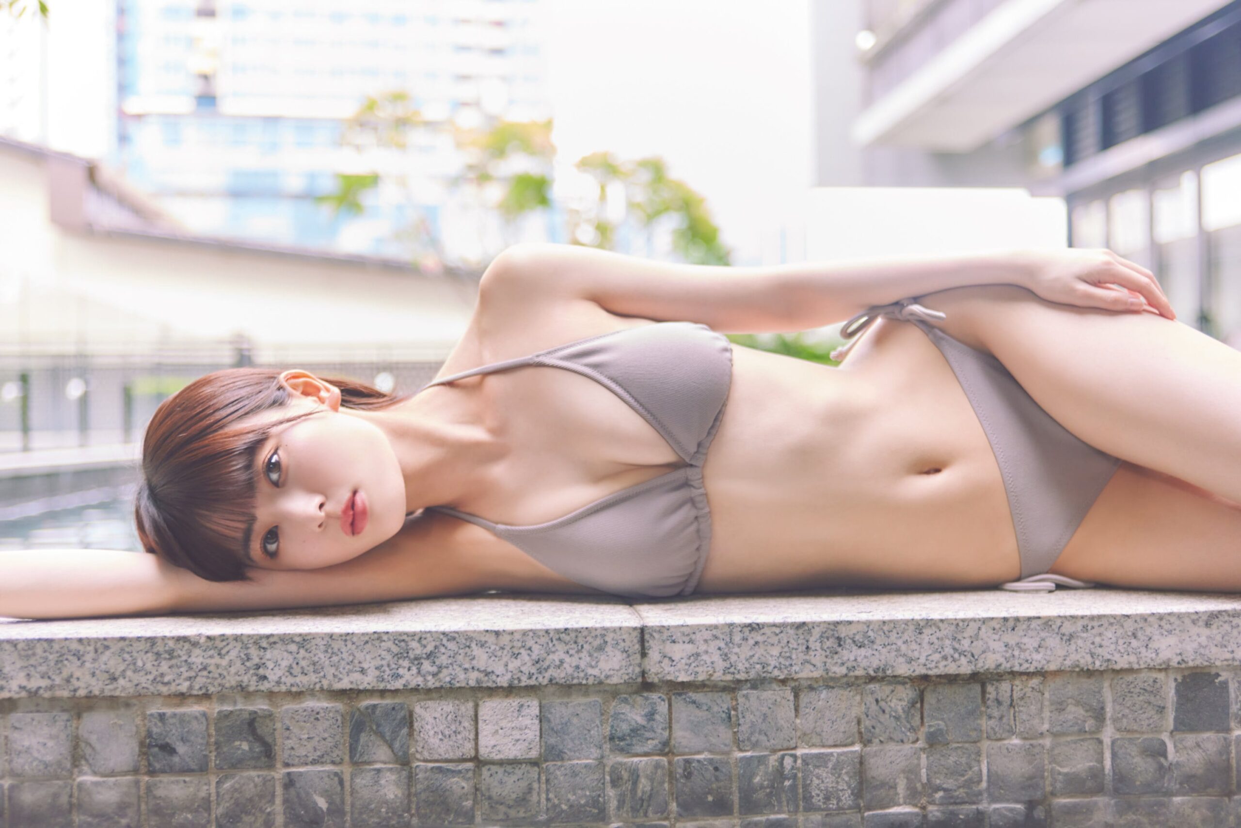 乃木坂46 岩本蓮加、1st写真集より華奢ウエストが光るビキニショットが公開 | ENTAME next - Moe Zine