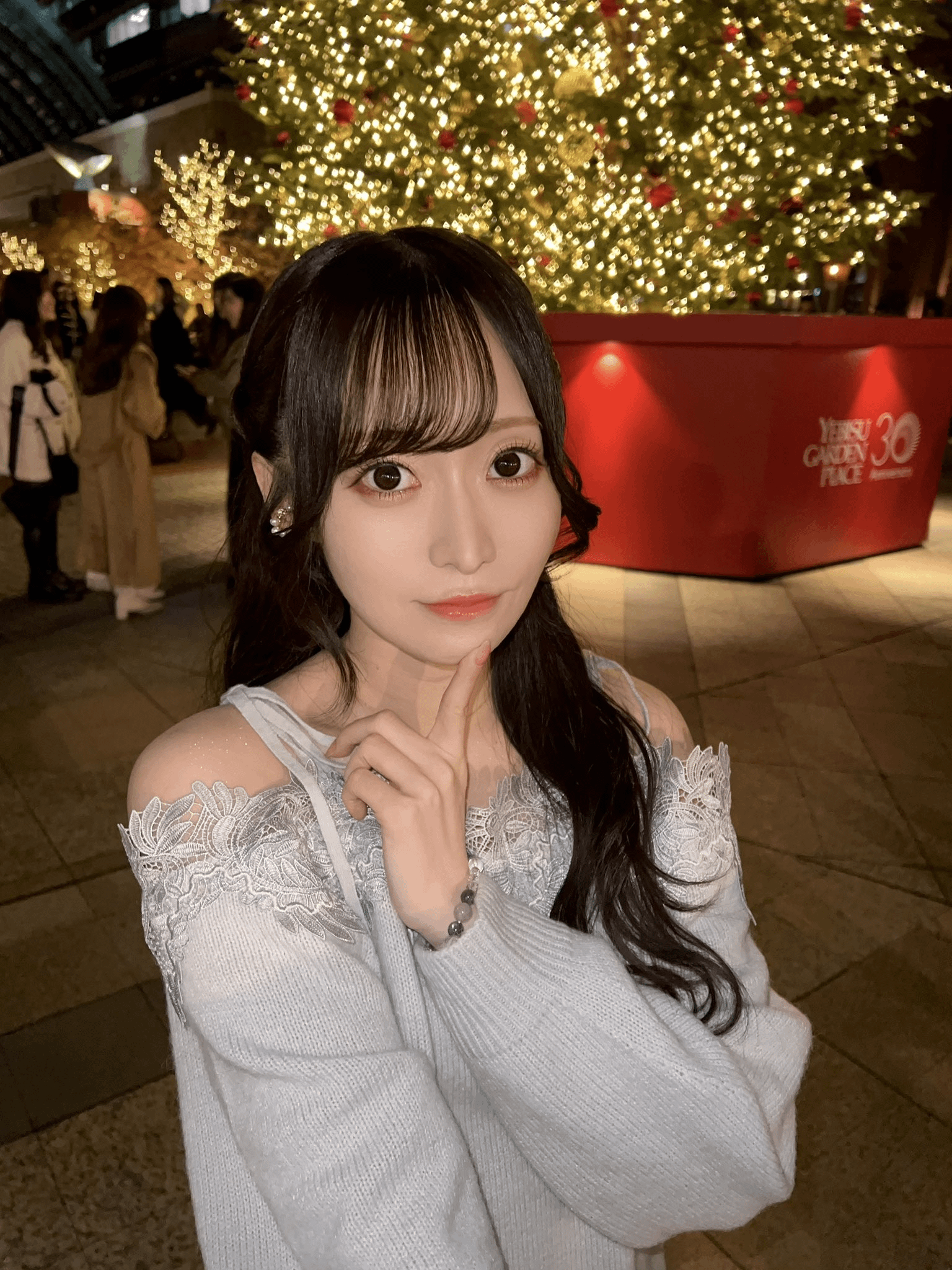 Ishitobi Erika: 🎄💫 - Moe Zine