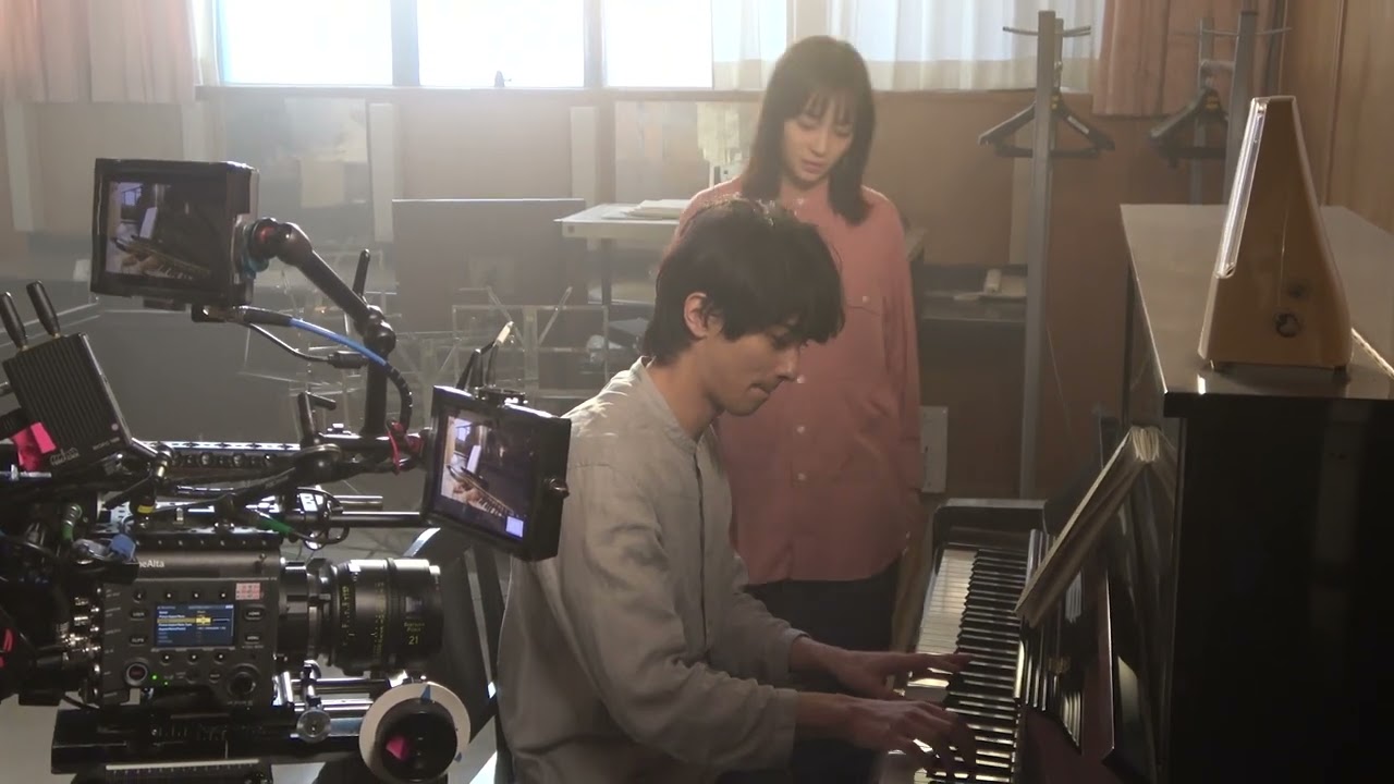 横浜流星、ピアノ初挑戦! 広瀬すず、杉咲花、清原果耶共演『片思い世界』メイキング映像 Moe Zine