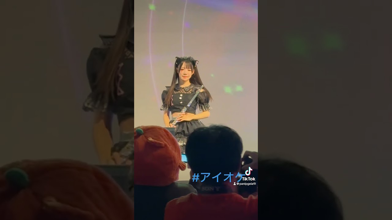 フルート吹きながらヘドバンかますアイドル #甘宮さら #アイオケ #アイドル #アイドルライブ #推しカメラ #フルート - Moe Zine