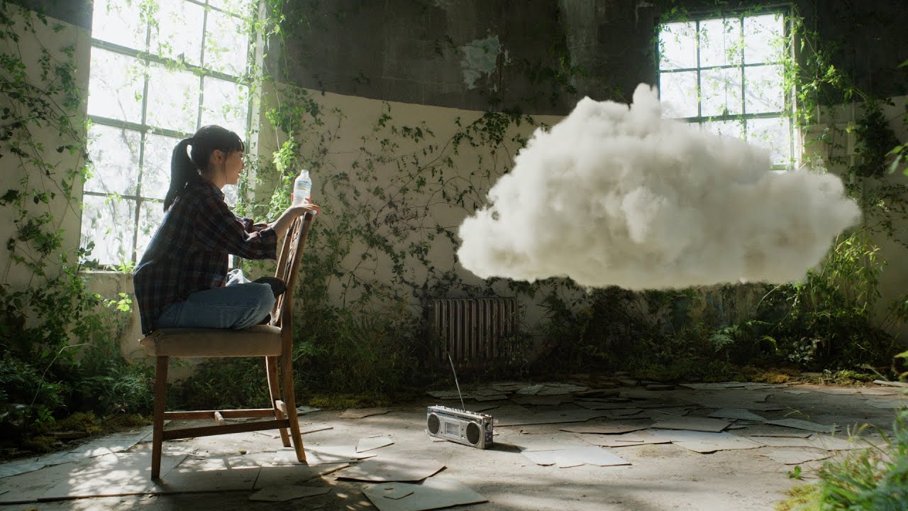 サントリー天然水『雲との会話』篇 30秒 芦田愛菜 サントリー CM - Moe Zine