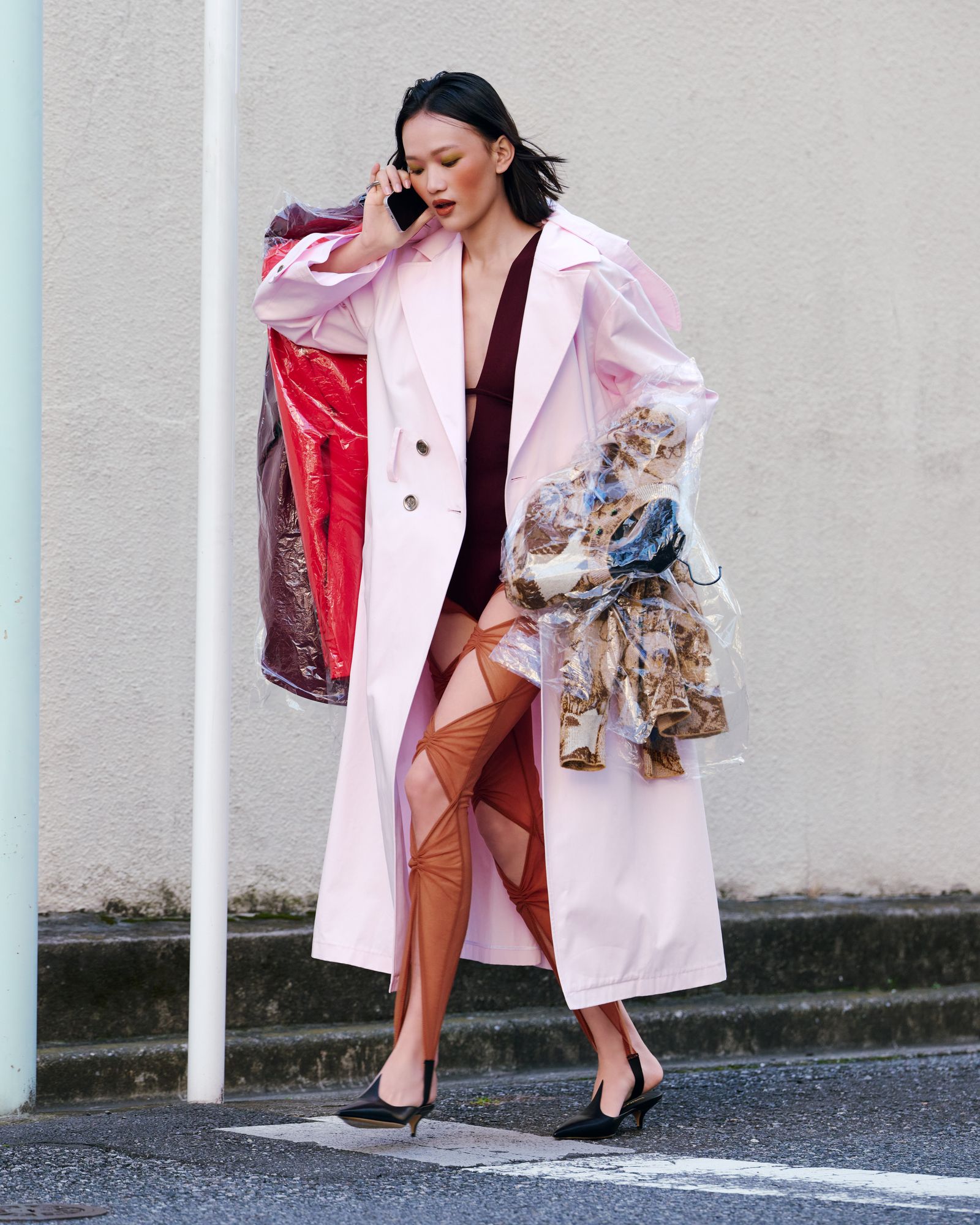 血色感を上げる2大チークメイク【2025年春夏メイクトレンド】 | Vogue Japan - Moe Zine