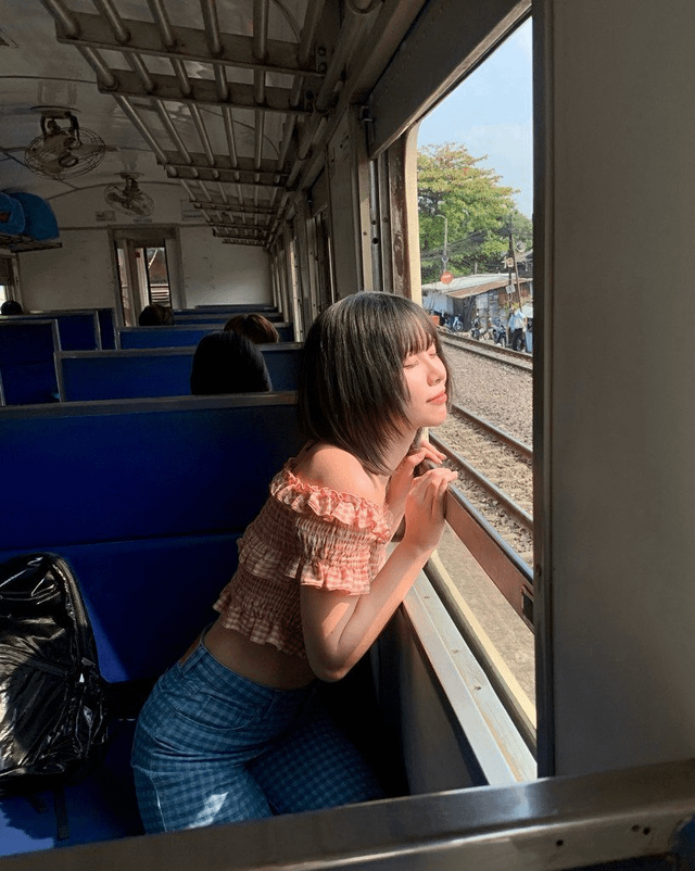 彼女の2番目のフォトブックからのliyuu 『hitomi shoot - Moe Zine