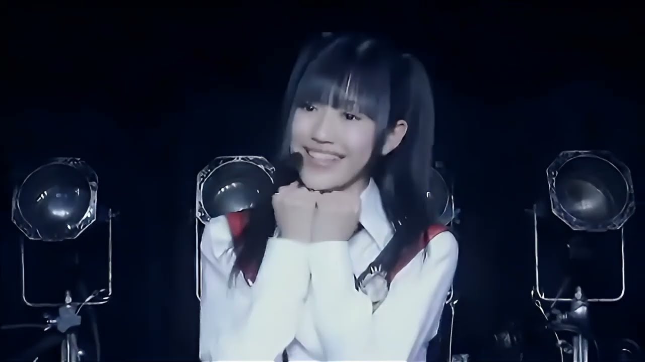 AKB48 「ギュッ」 AX2011 Top 72 - Moe Zine