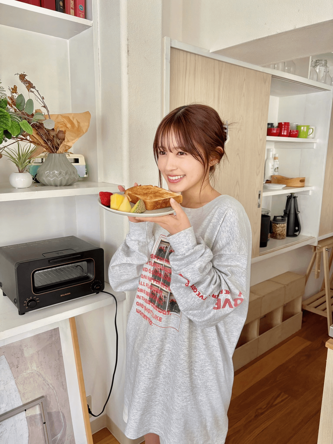 2025年のライブからのアイーダ・リカコは、私のステージ」商品撮影を飾ります - Moe Zine