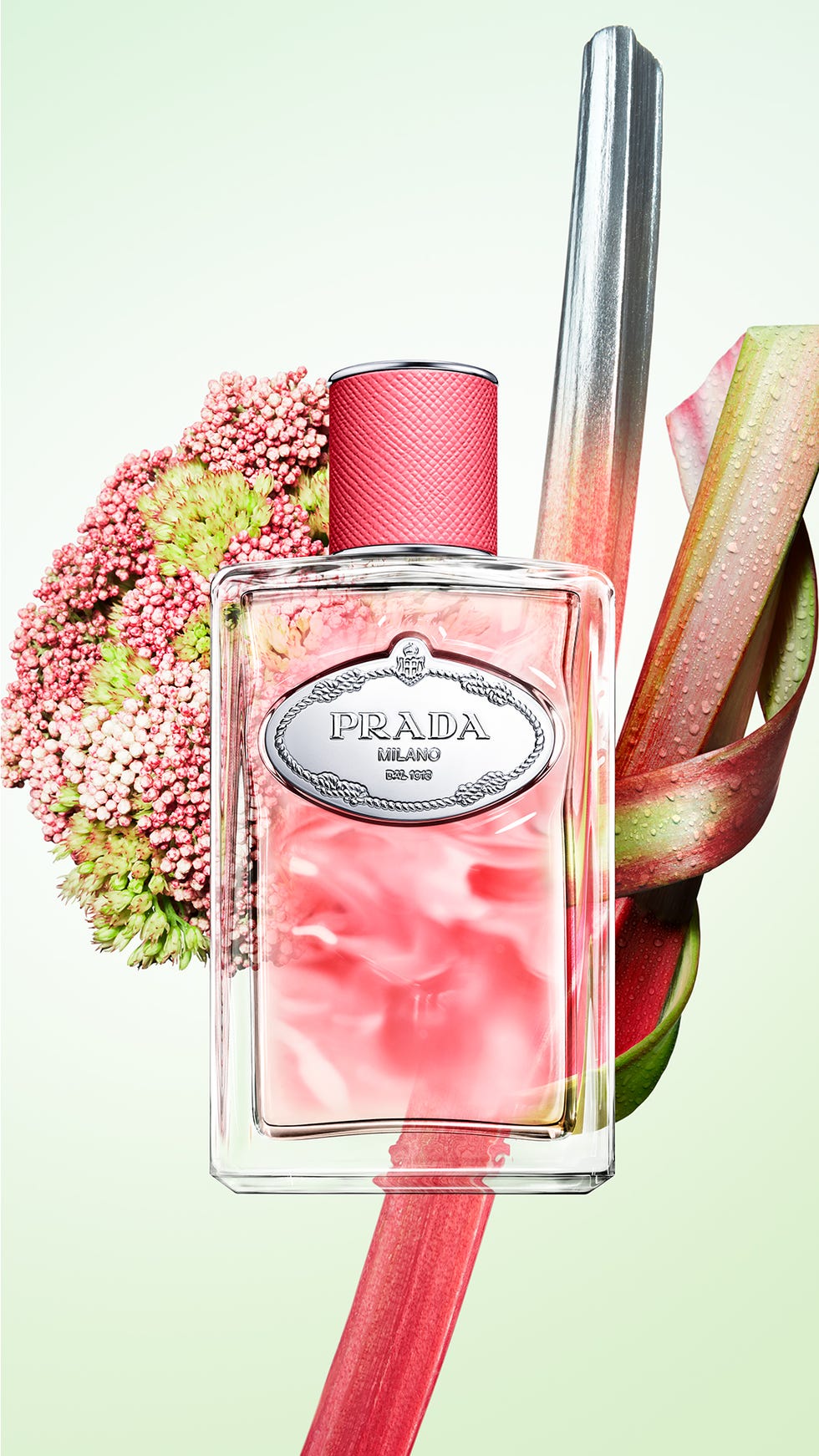 プラダ ビューティの新作は艶めくリップバーム＆ルバーブ香るフレグランス｜ハーパーズ バザー（Harper's BAZAAR）公式 - Moe Zine