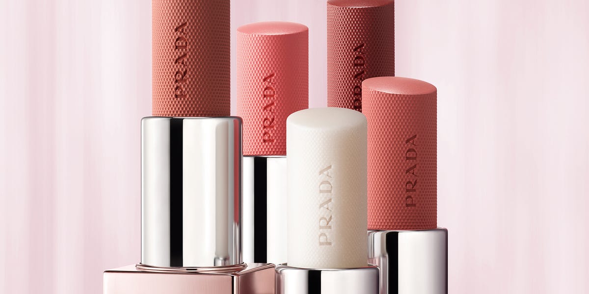 プラダ ビューティの新作は艶めくリップバーム＆ルバーブ香るフレグランス｜ハーパーズ バザー（Harper's BAZAAR）公式 - Moe Zine