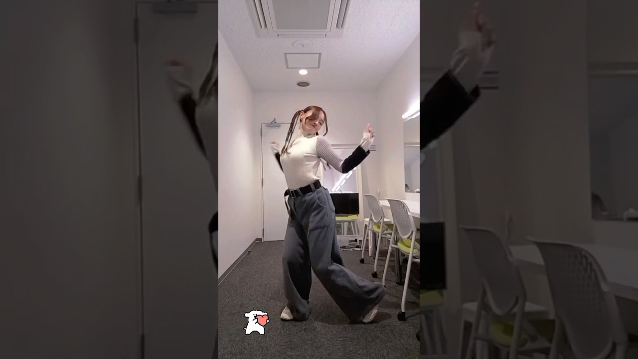 OPを突き出す中田花奈 - Moe Zine