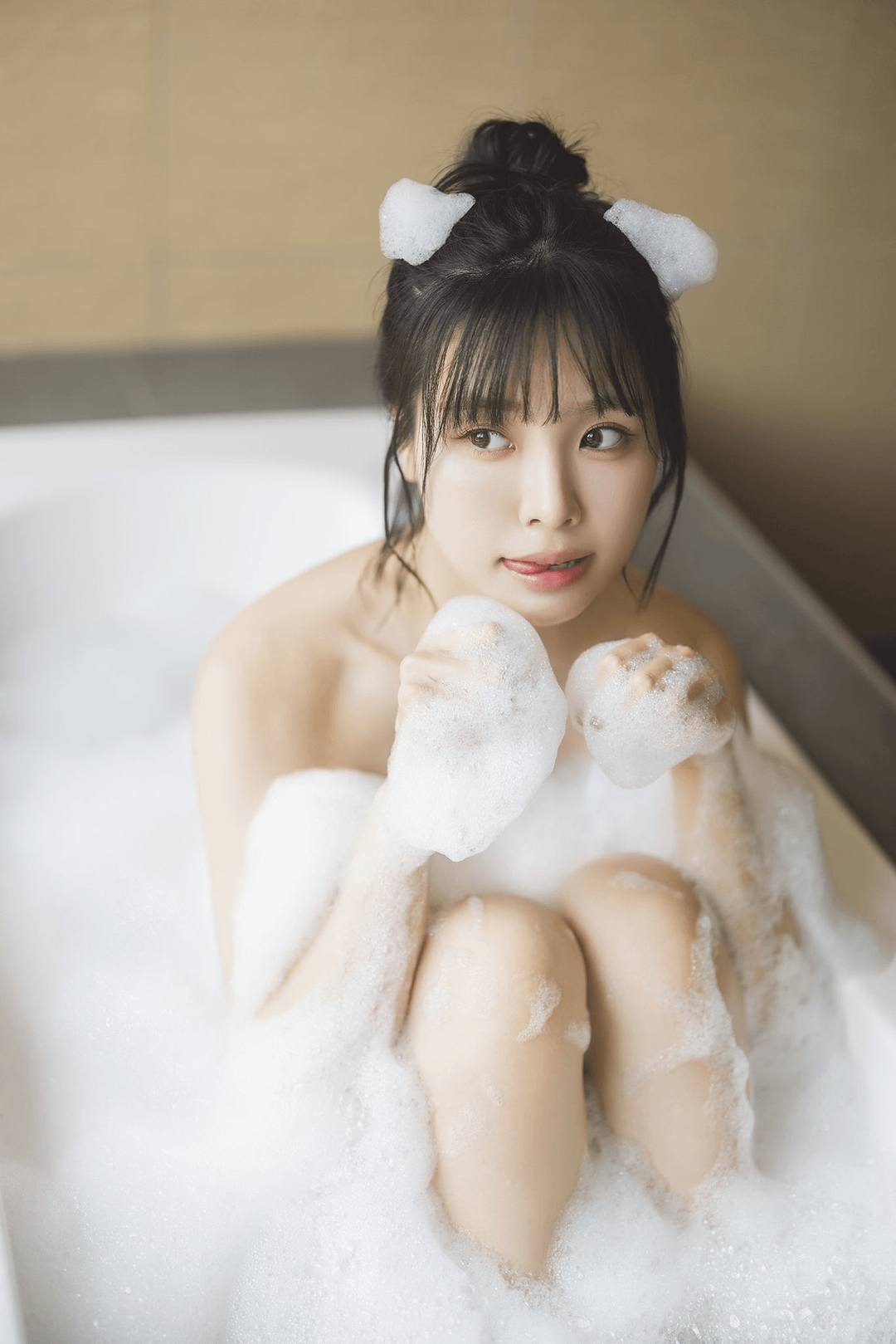 彼女の2番目のフォトブックからのliyuu - Moe Zine