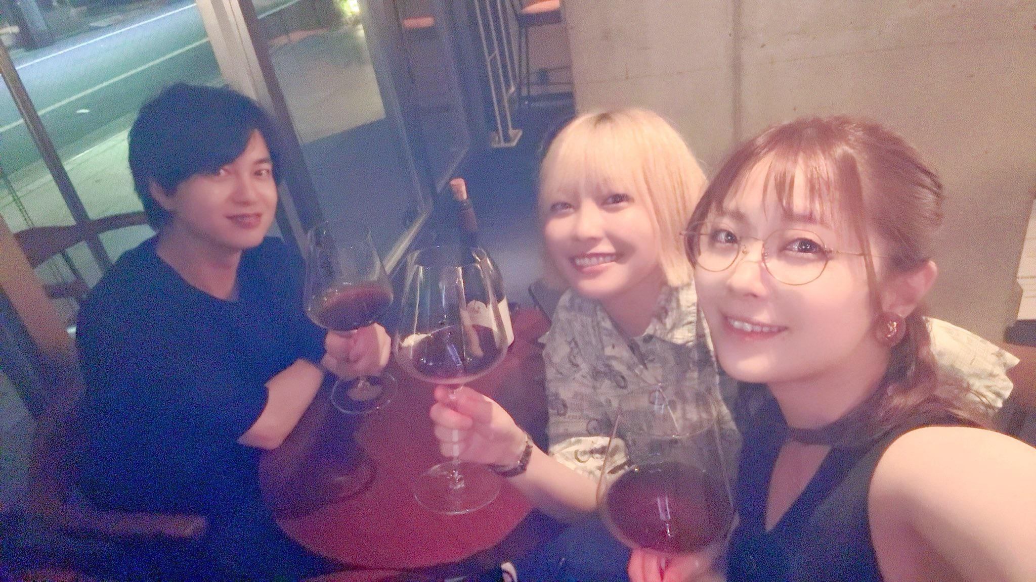 Kobayashi Yuusuke, Uchiyama Yumi and Hondo Kaede hanging out - Moe Zine