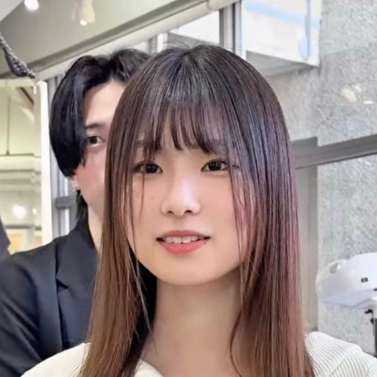 【大変身】レイヤーボブにしたい女性が大胆イメチェン！「めっちゃいい感じ！」と大満足 理想通りの仕上がりに思わず「すごーい！」 | LIMO ...